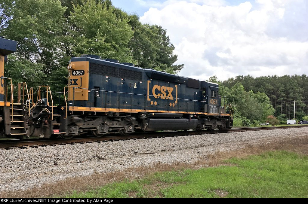 CSX 4057 heads SB